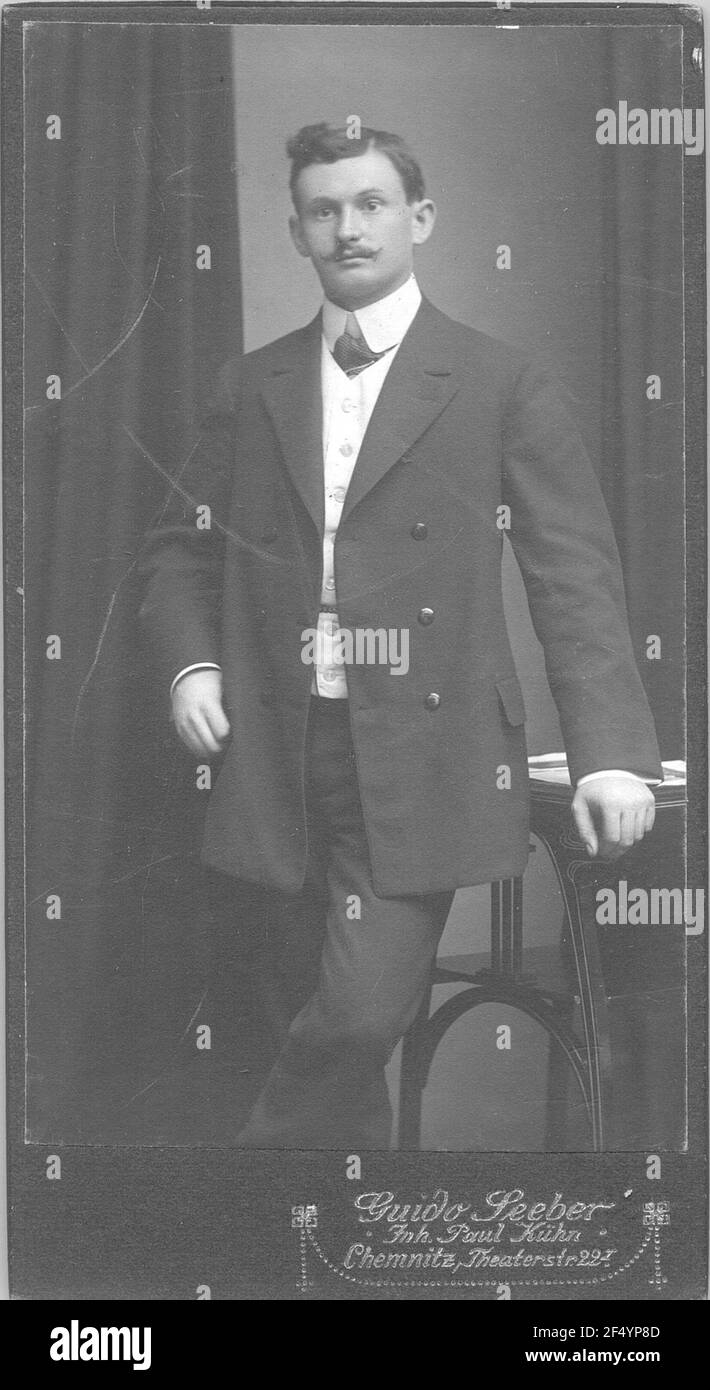 Portrait Ernst Otto Gerhardt, taken in Chemnitz, Theaterstraße 22 Stock ...