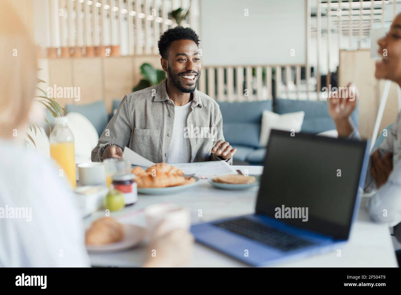 Black woman coworkers sit hi-res stock photography and images - Alamy