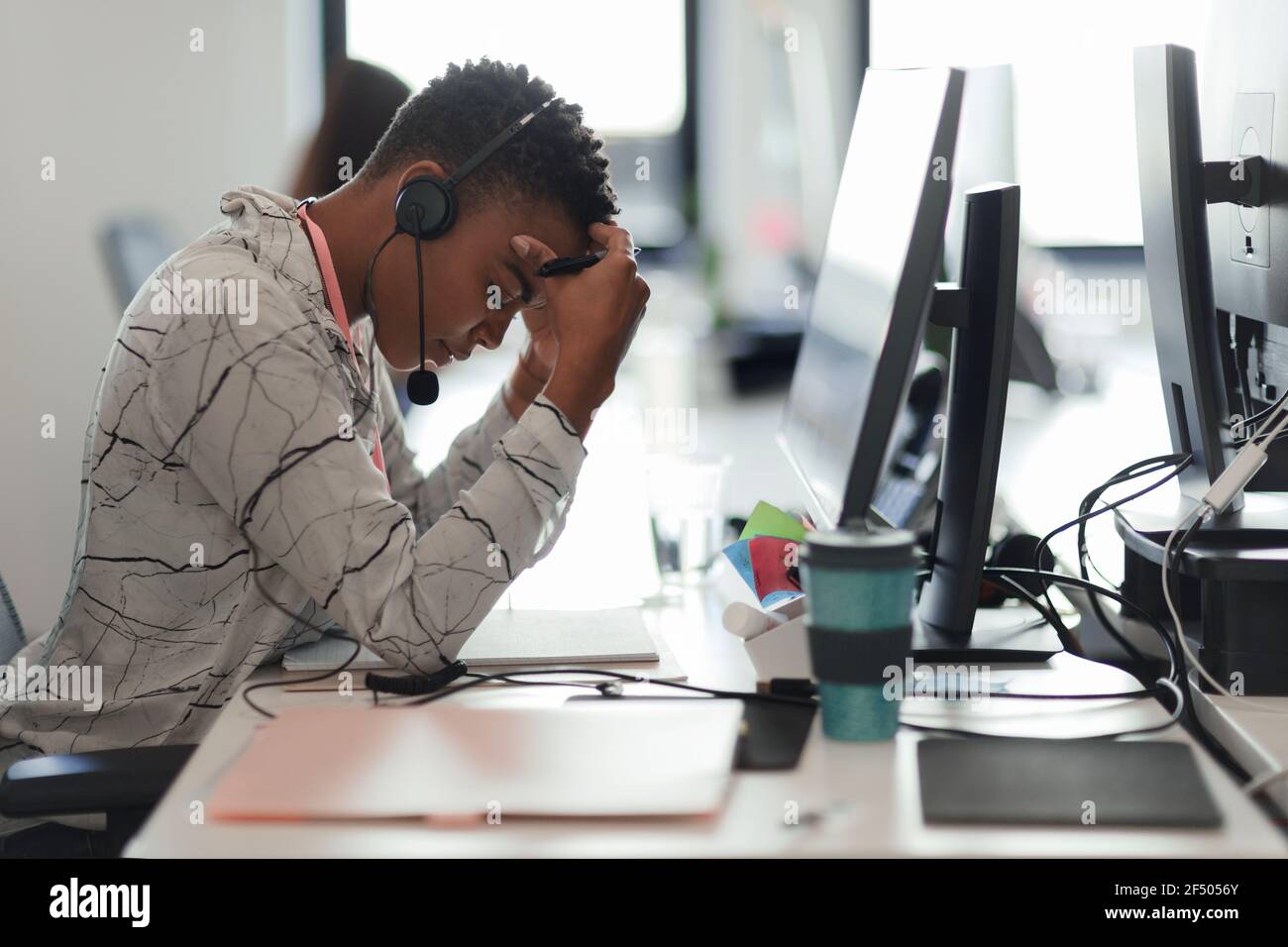 Hands computer hi-res stock photography and images - Alamy