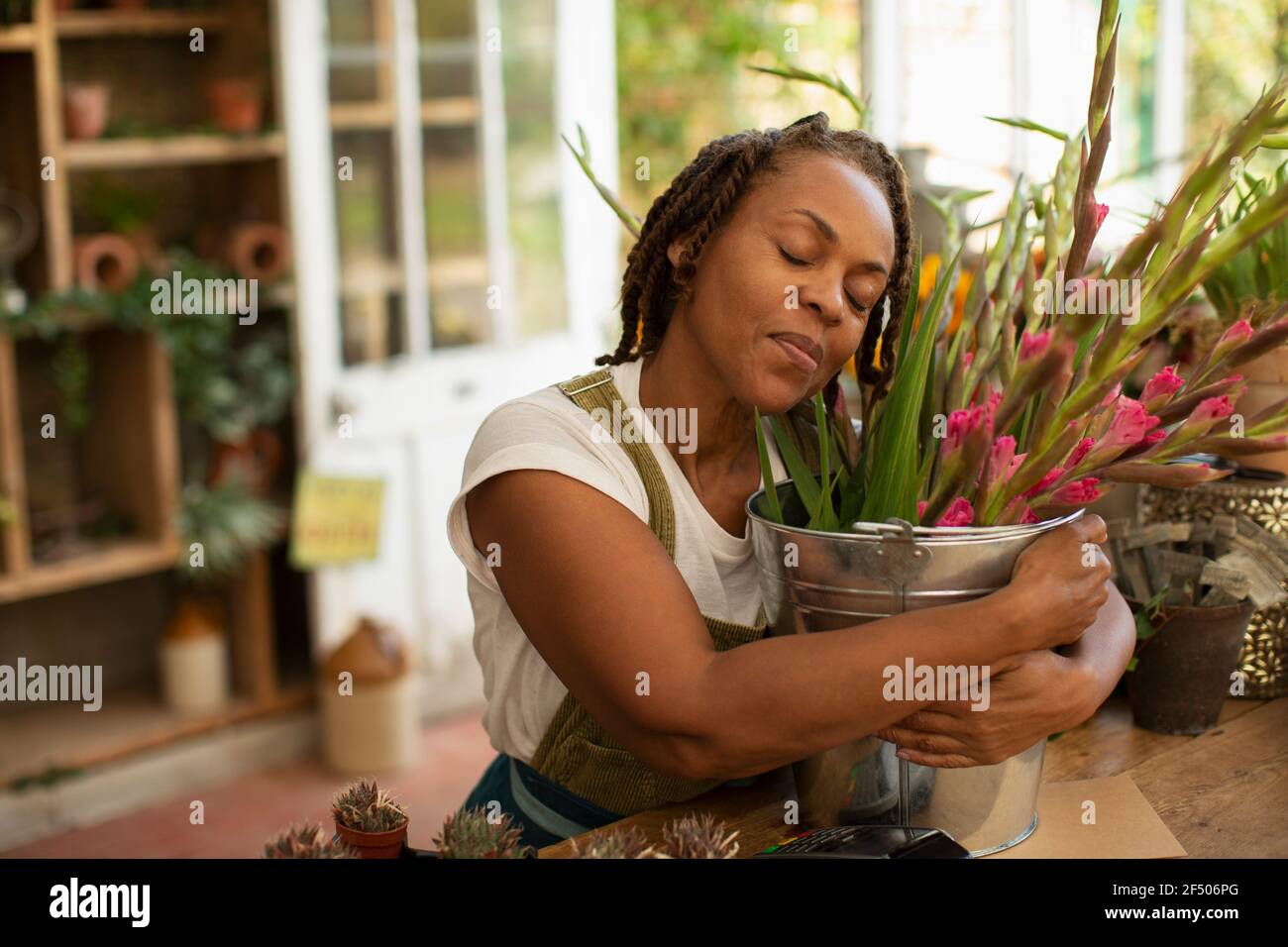 Woman with bucket hi-res stock photography and images - Alamy