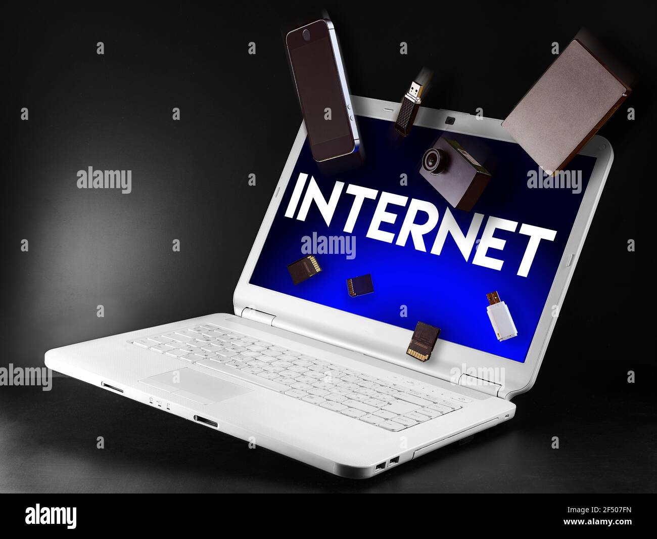 Flying in a laptop falling objects smartphone, mouse, flash, camera ...