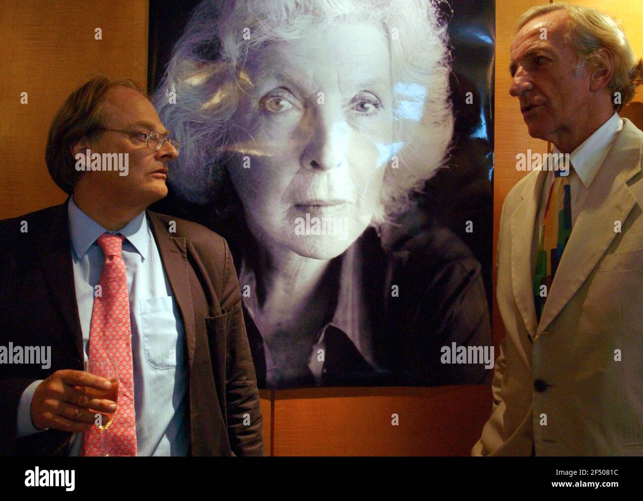 PATRICK COCKBURN IS PRESENTED WITH THE MARTHA GELDHORN AWARD BY JOHN ...