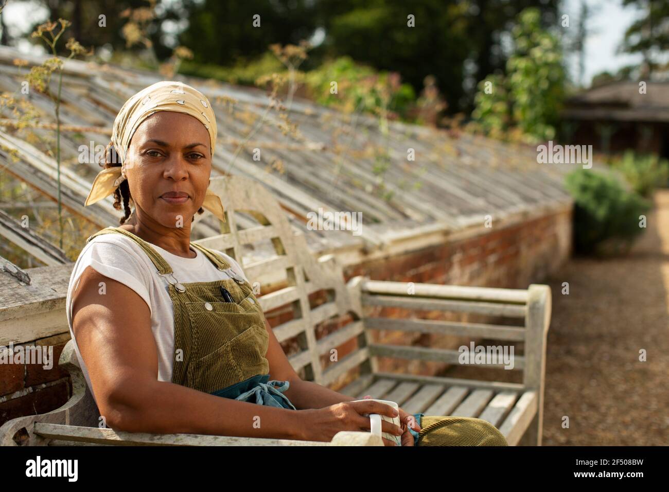 Portrait female business owner work hi-res stock photography and images ...