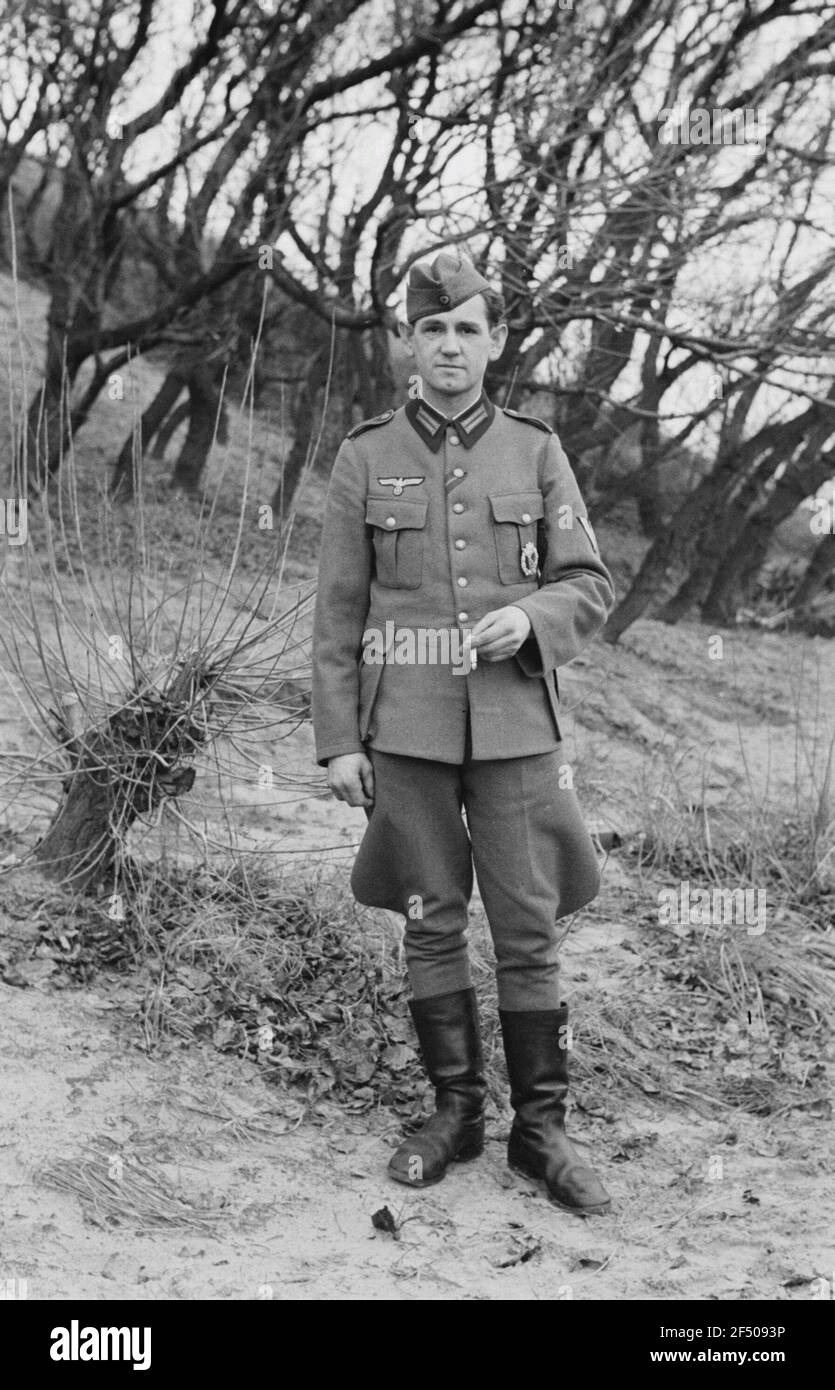 German soldier ww2 portrait hi-res stock photography and images - Alamy