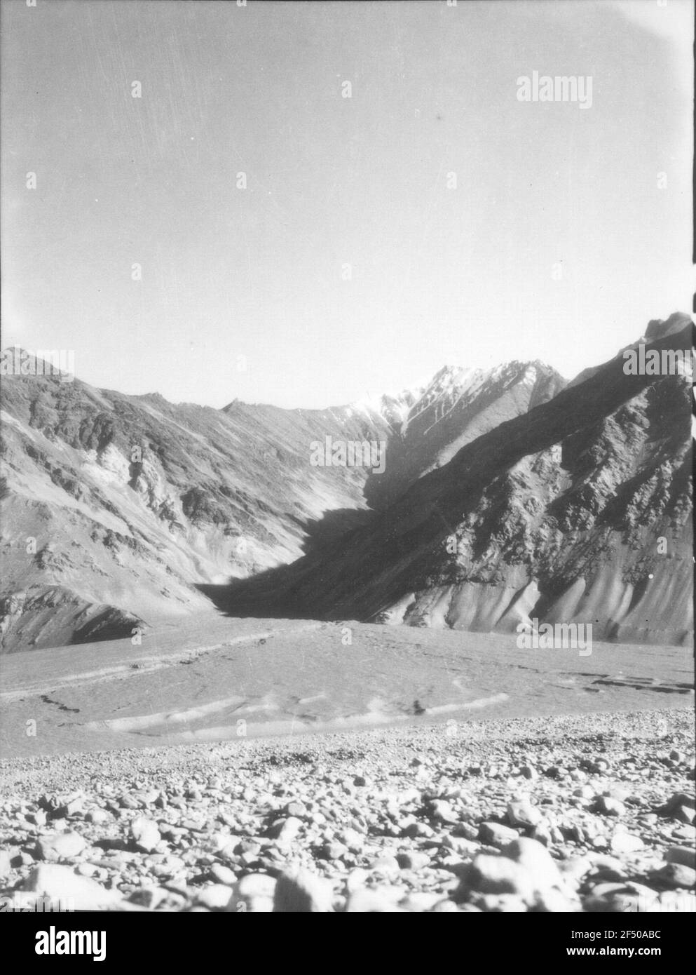 China. Sinkiang (Xinjiang). Kunlun. Side Valley of Karakasch Darja ...