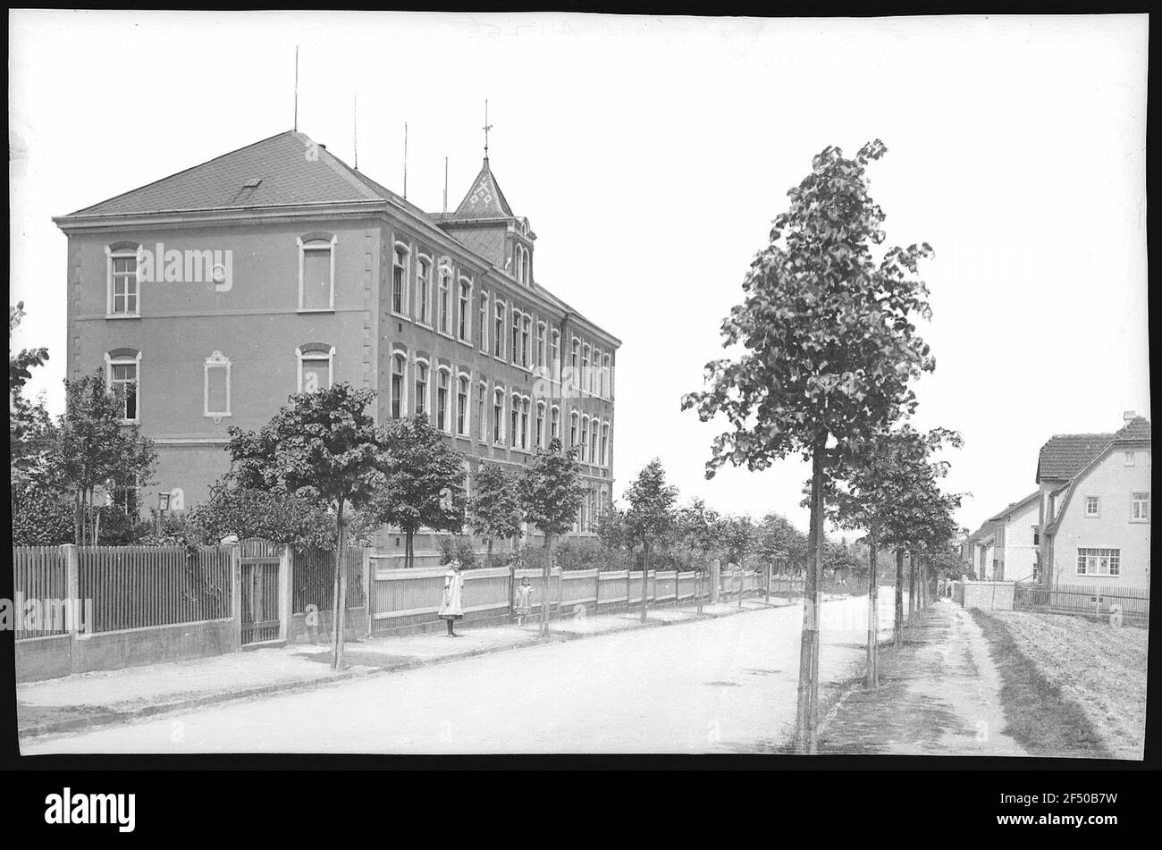 Lausa. School and Dresdner Straße Stock Photo - Alamy