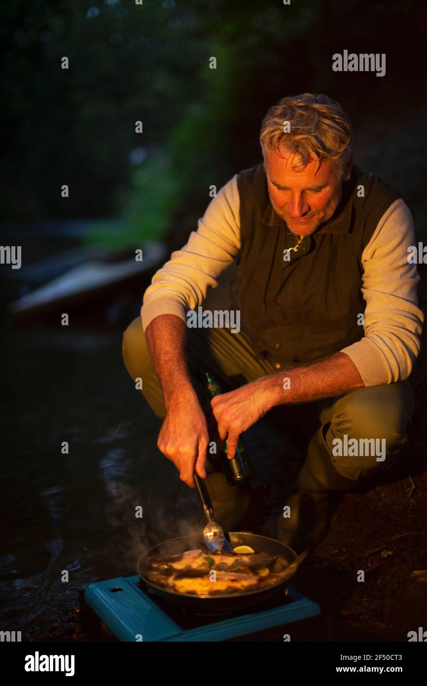 Dark hold hi-res stock photography and images - Alamy