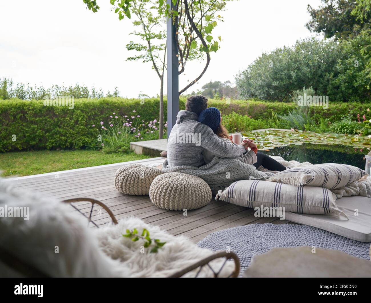 Couple romance cuddle hi-res stock photography and images - Alamy