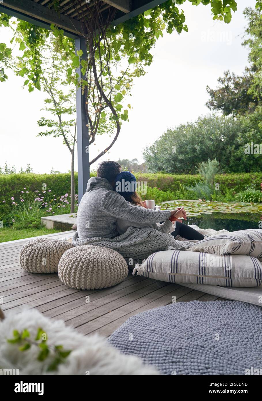 Couple romance cuddle hi-res stock photography and images - Alamy