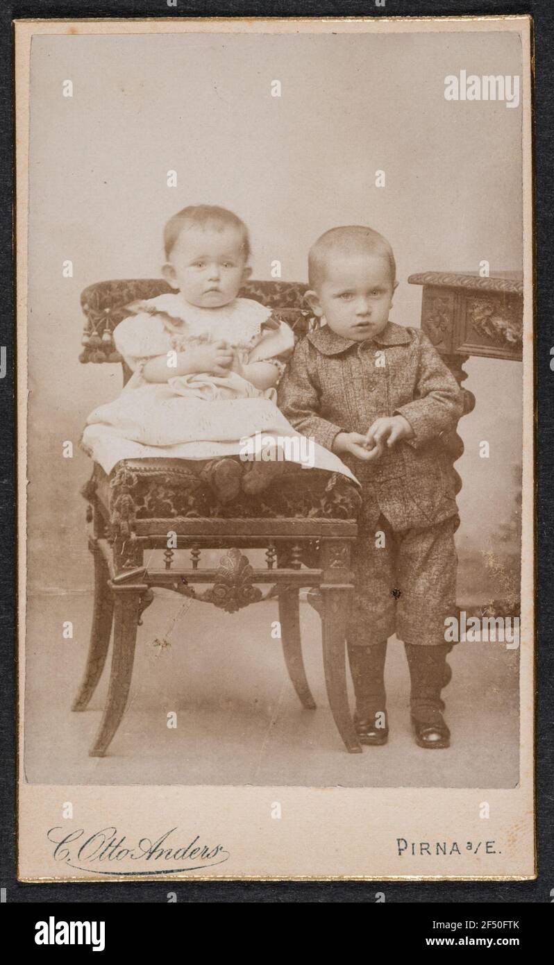 Double portrait of a sibling pair Stock Photo - Alamy