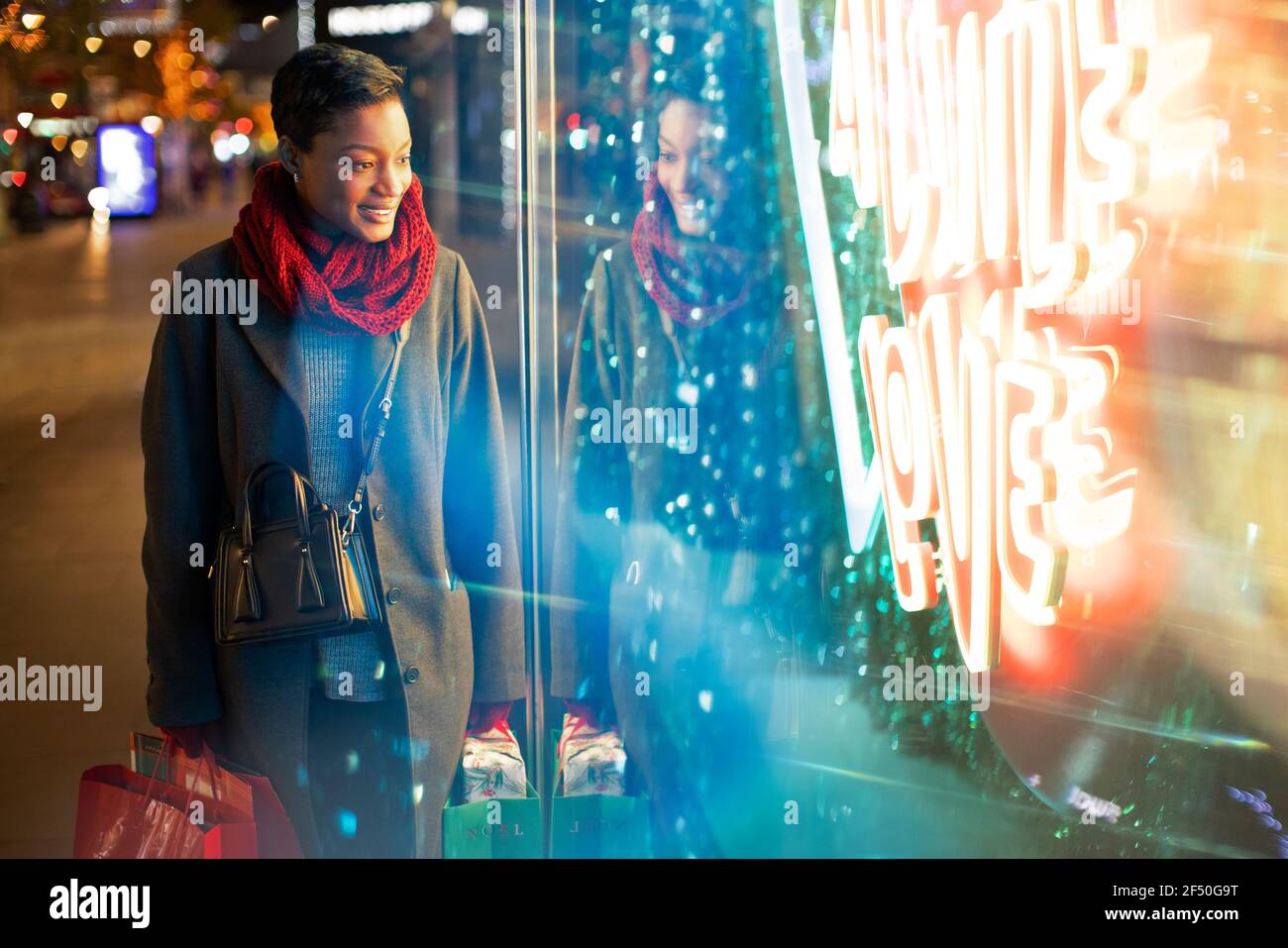 Storefront night hi-res stock photography and images - Alamy