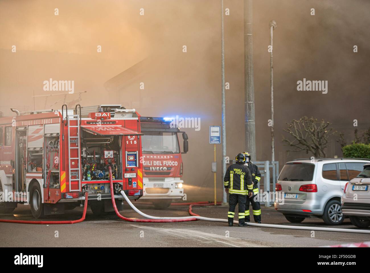 5 alarm fire hi-res stock photography and images - Alamy