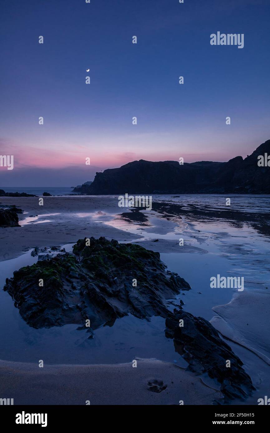 Wet rocks dusk hi-res stock photography and images - Alamy