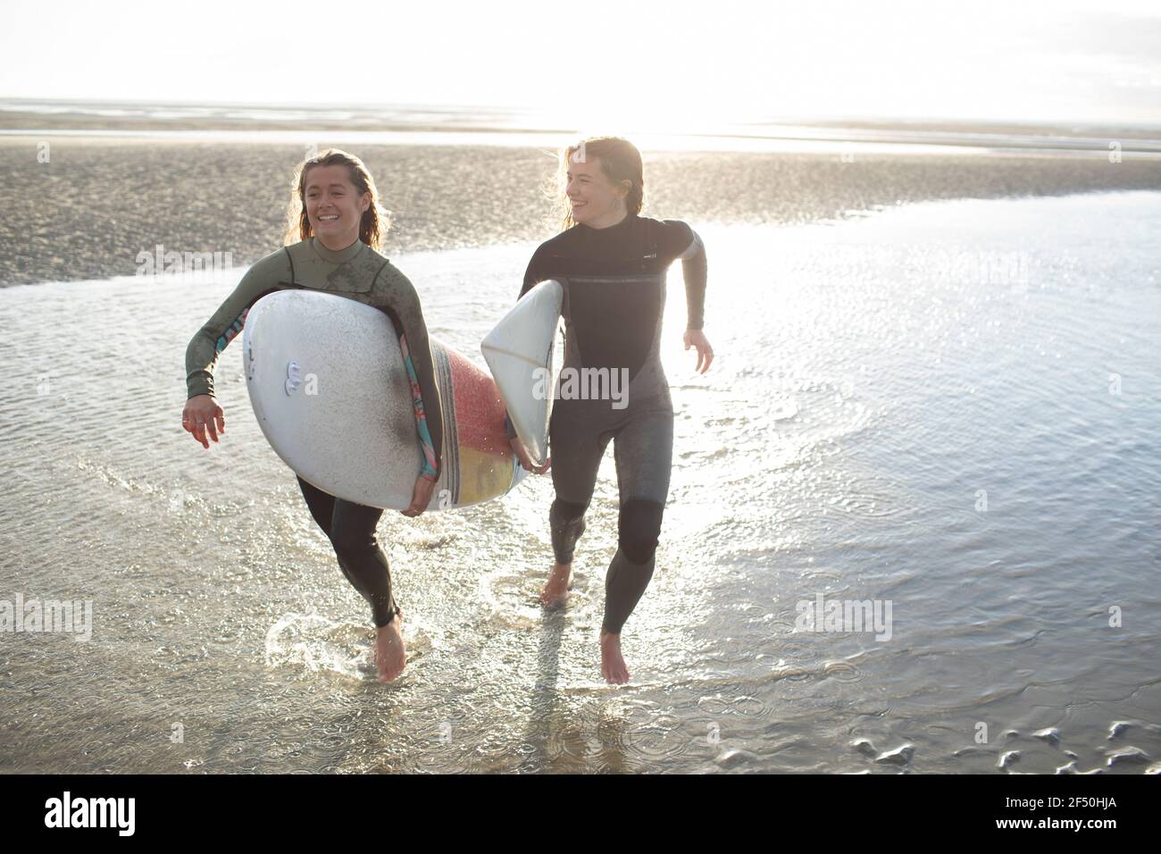 Surfers surf youth hi-res stock photography and images - Alamy