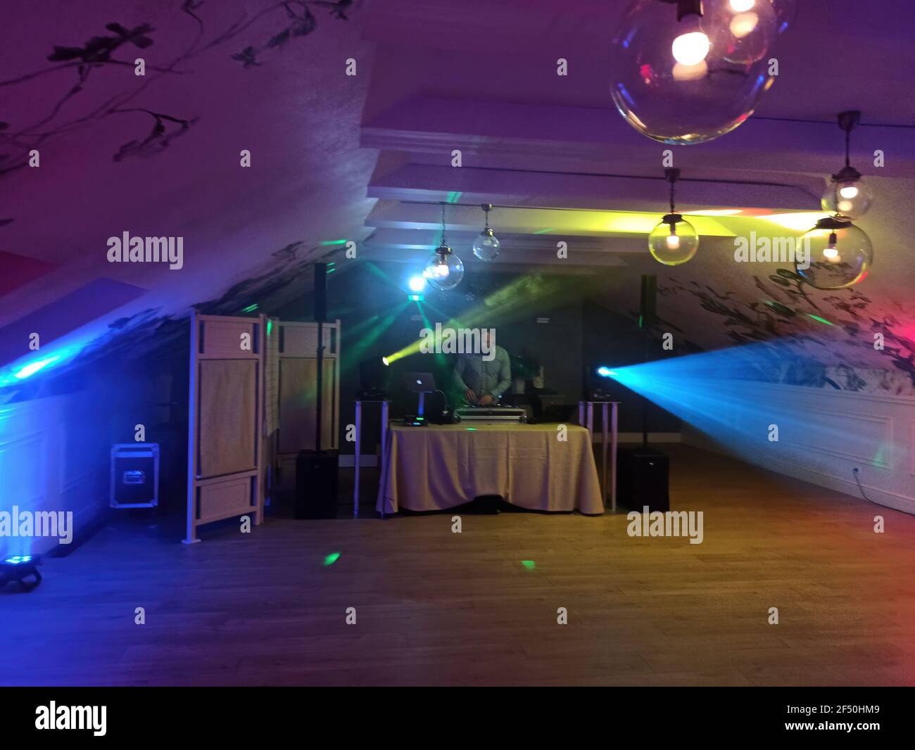 Empty disco dance floor hi-res stock photography and images - Alamy