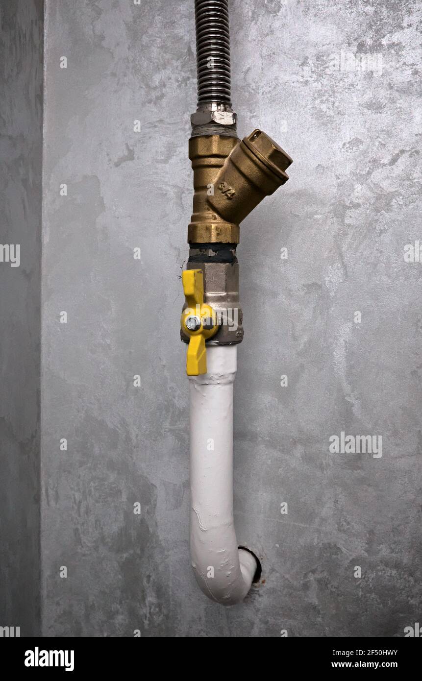 Yellow hose pipe hi-res stock photography and images - Alamy