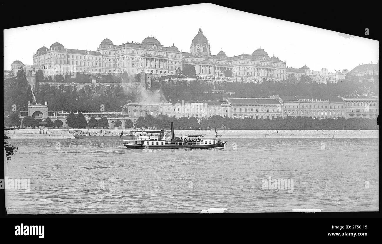 Home of the royal family Black and White Stock Photos & Images - Alamy