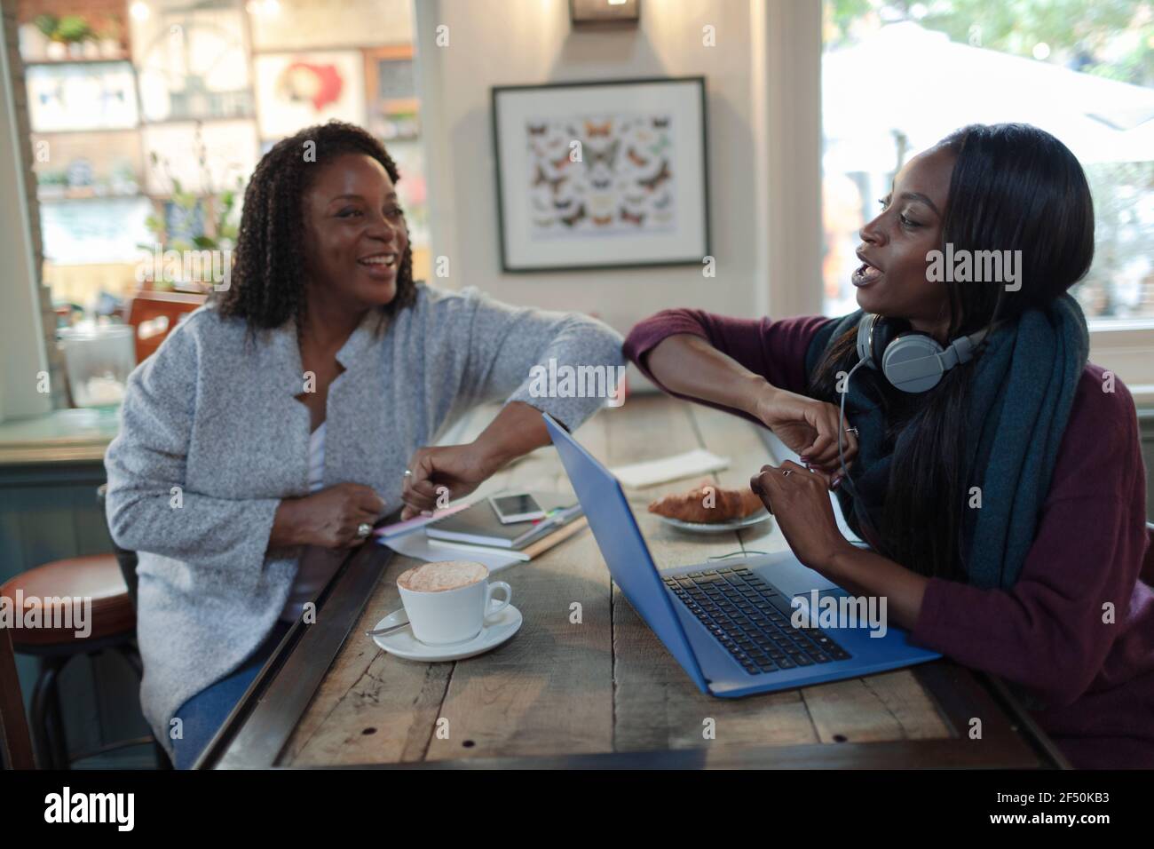 Elbow on table hi-res stock photography and images - Alamy
