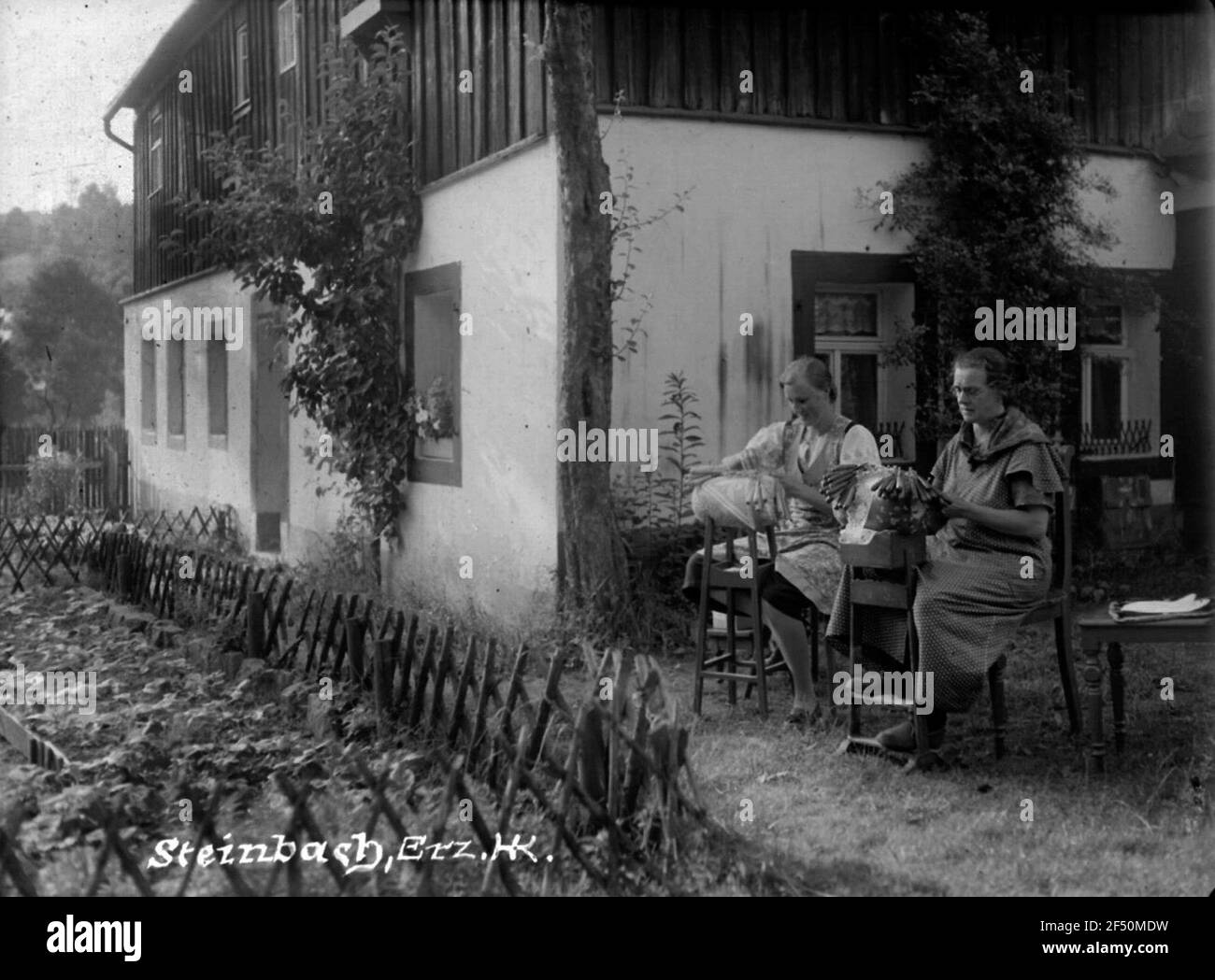 Women in bobbins hi-res stock photography and images - Alamy