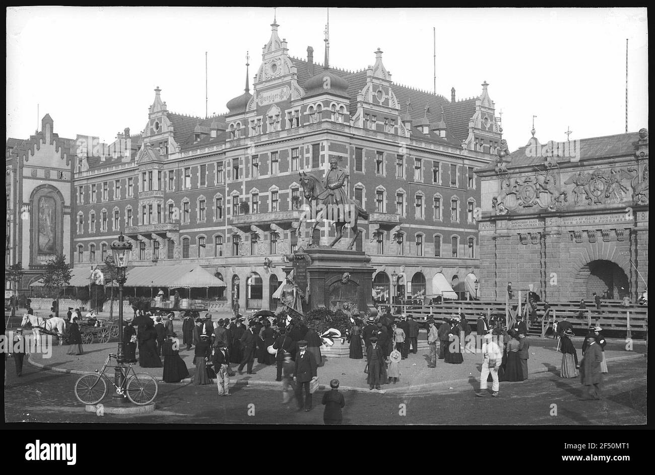 Gdansk. Danziger Hof and Monument Kaiser Wilhelm I Stock Photo - Alamy