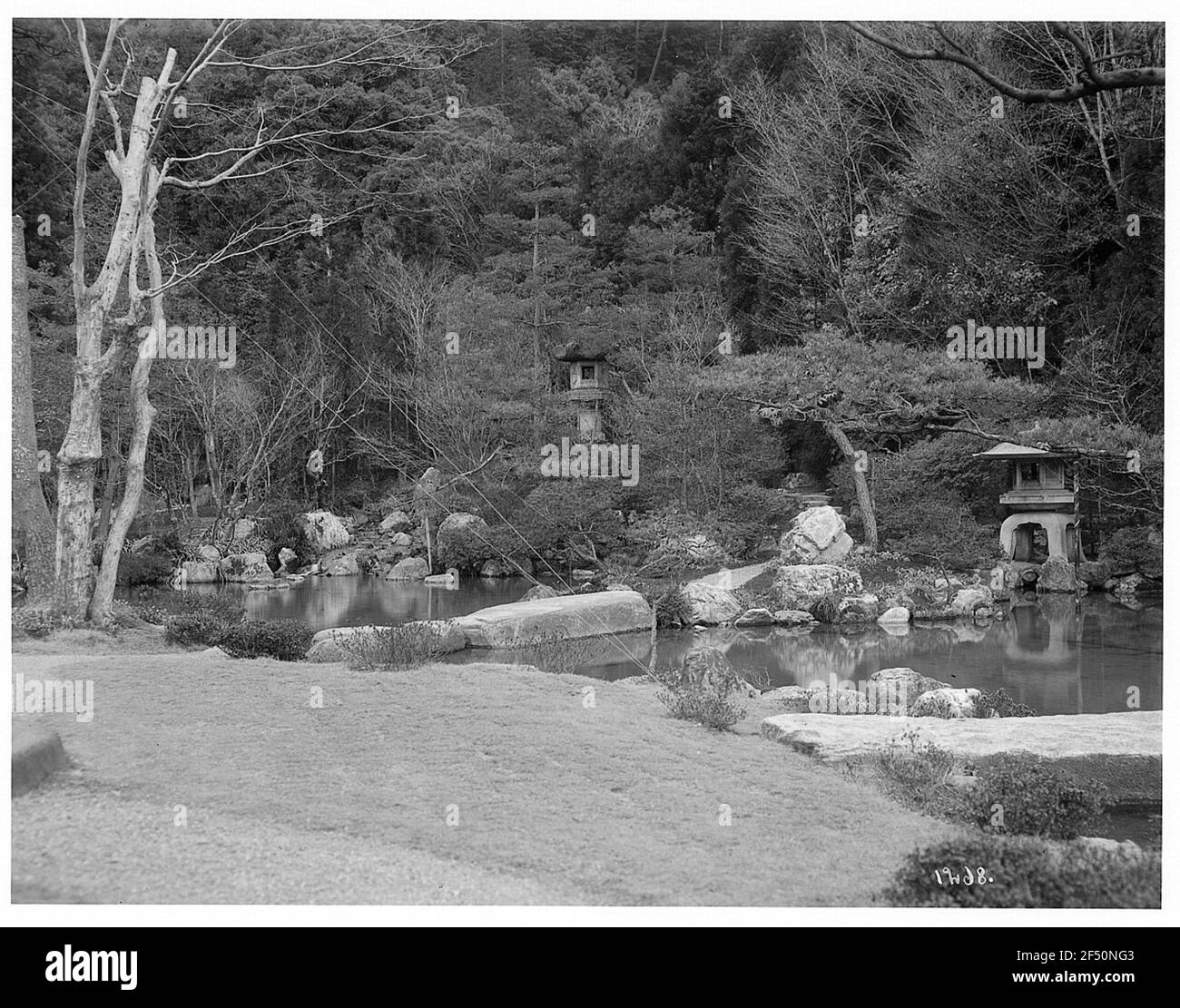 Kyoto. Garden with pond and stone lanterns Stock Photo - Alamy
