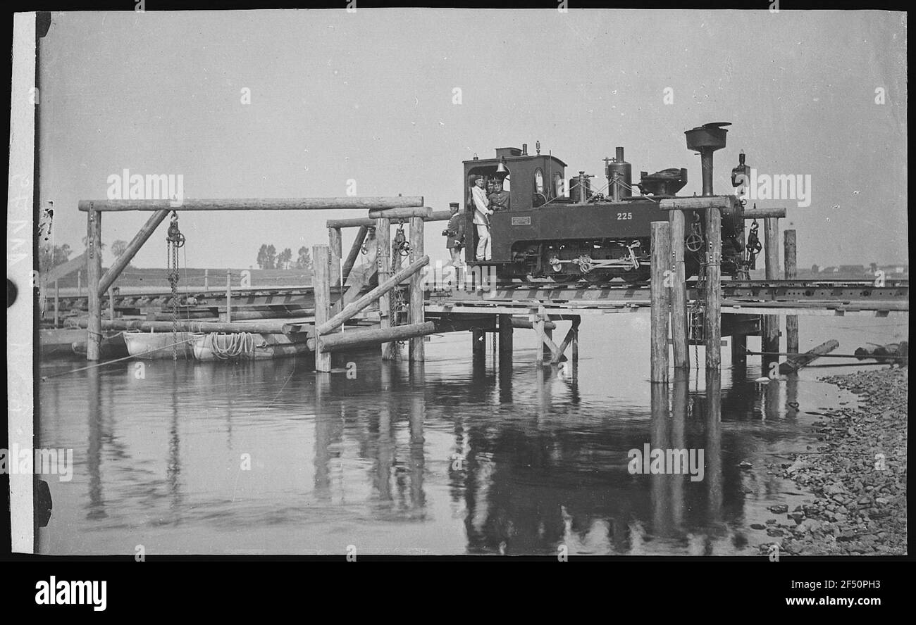 German railway troops. Connection to the pontoon bridge Stock Photo - Alamy