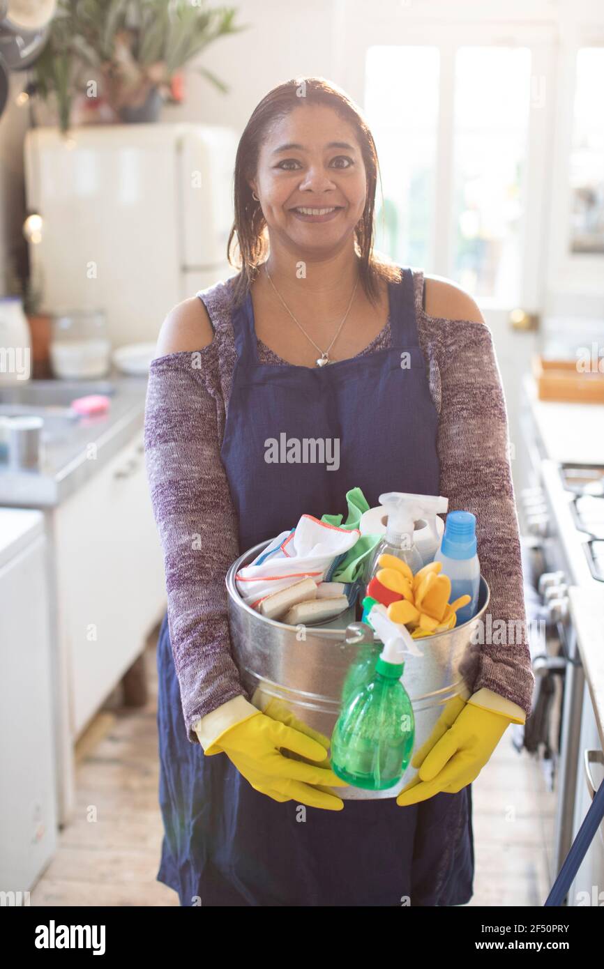 Woman with bucket hi-res stock photography and images - Alamy