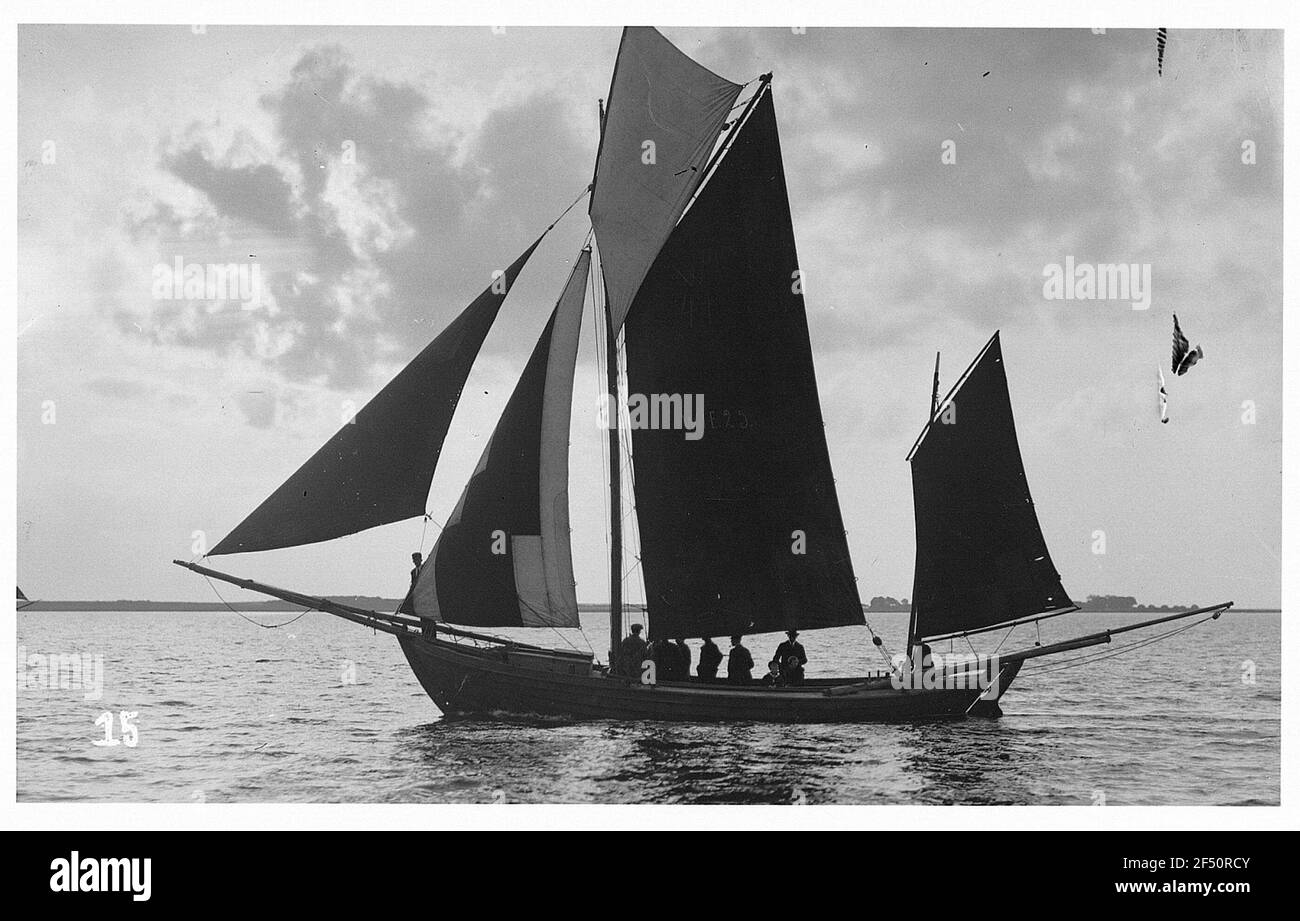 Ocean coast in early Black and White Stock Photos & Images - Alamy