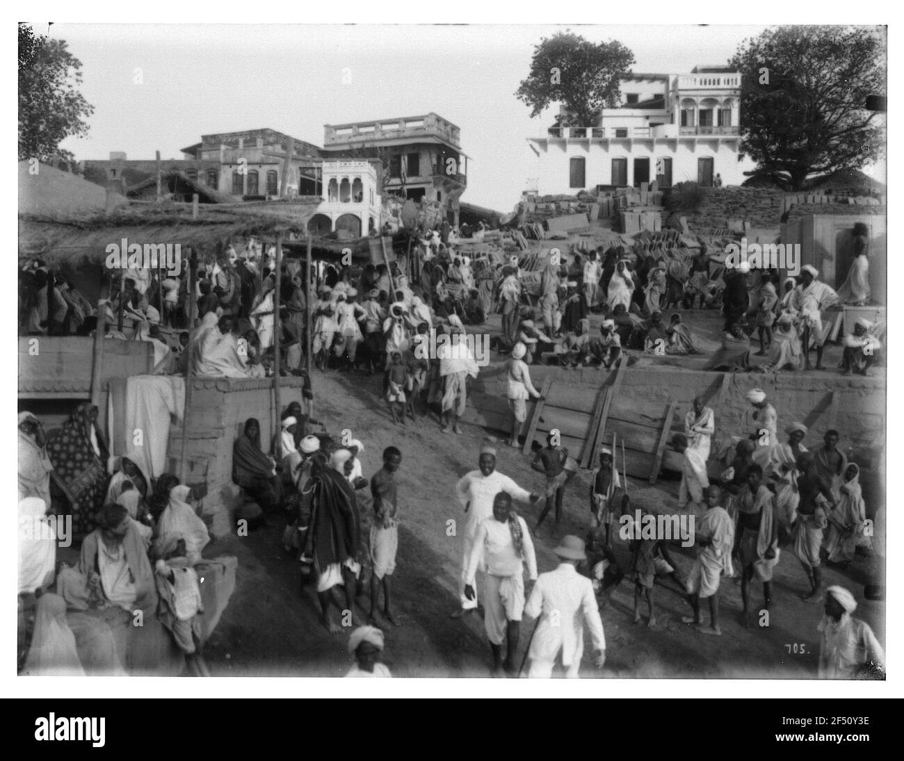 Hindu pilgrims ganges river Black and White Stock Photos & Images - Alamy