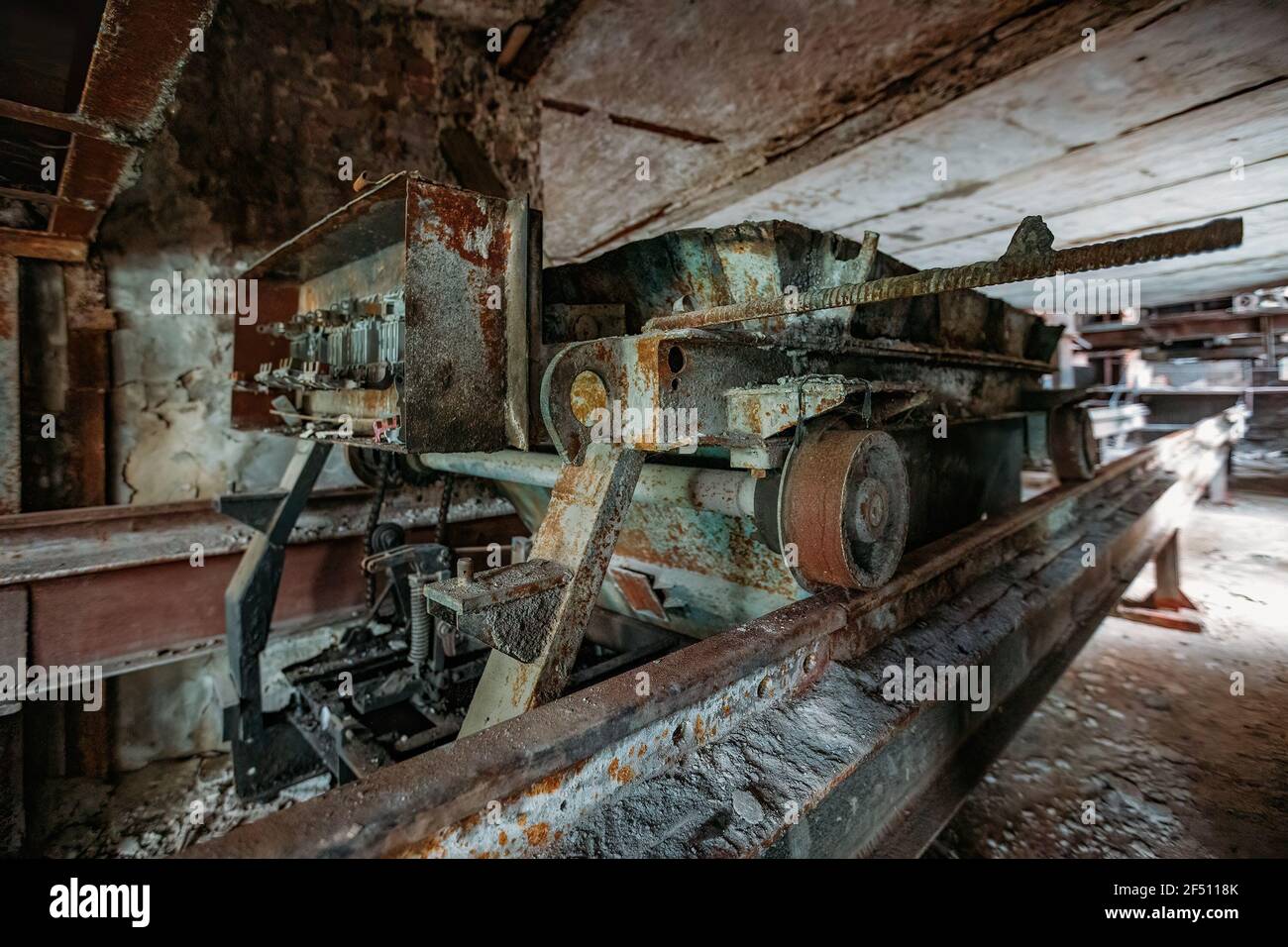 Old rusty trolley in abandoned factory Stock Photo - Alamy