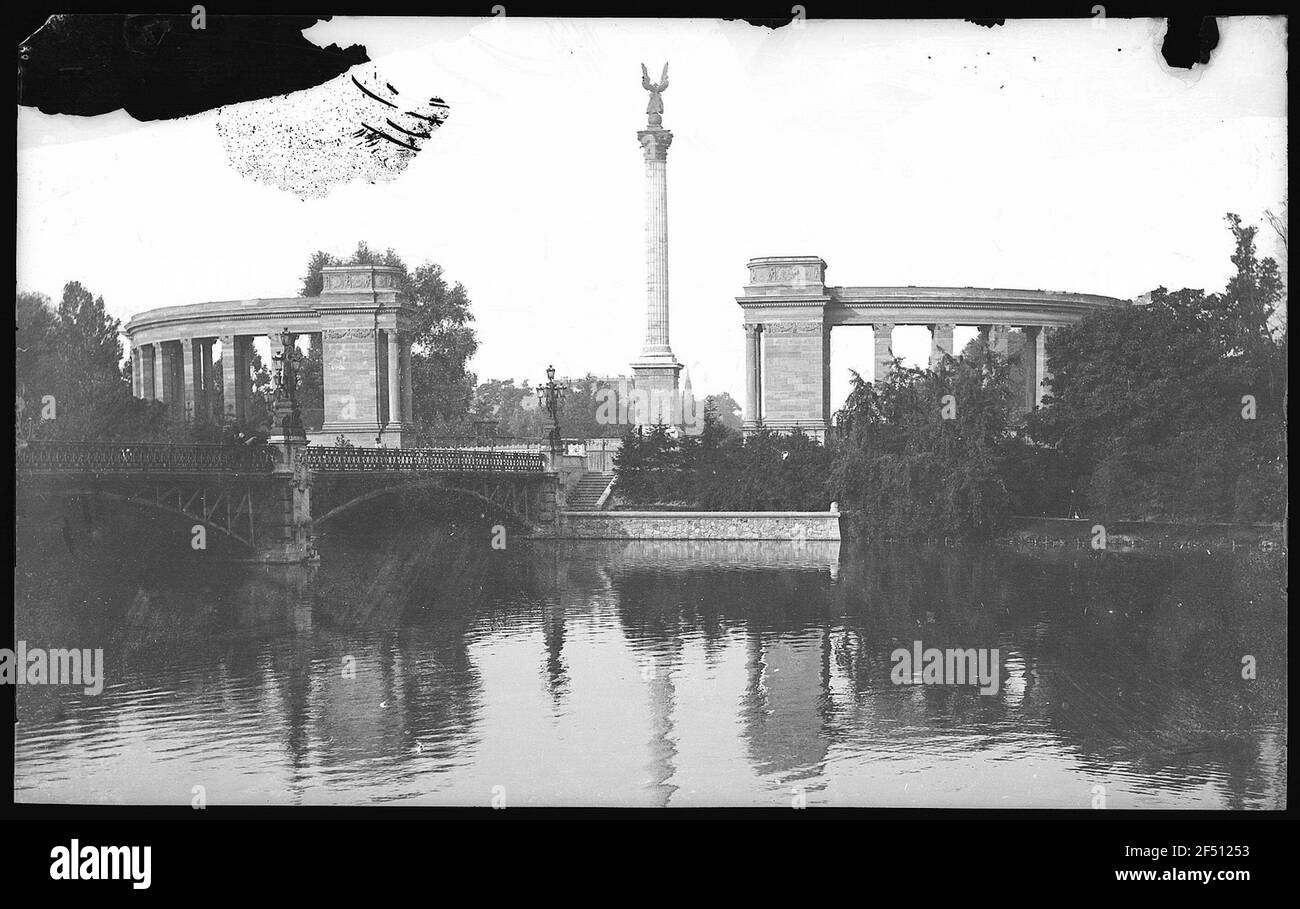 Budapest. Millenniumsdenkmal (1896 Stock Photo - Alamy