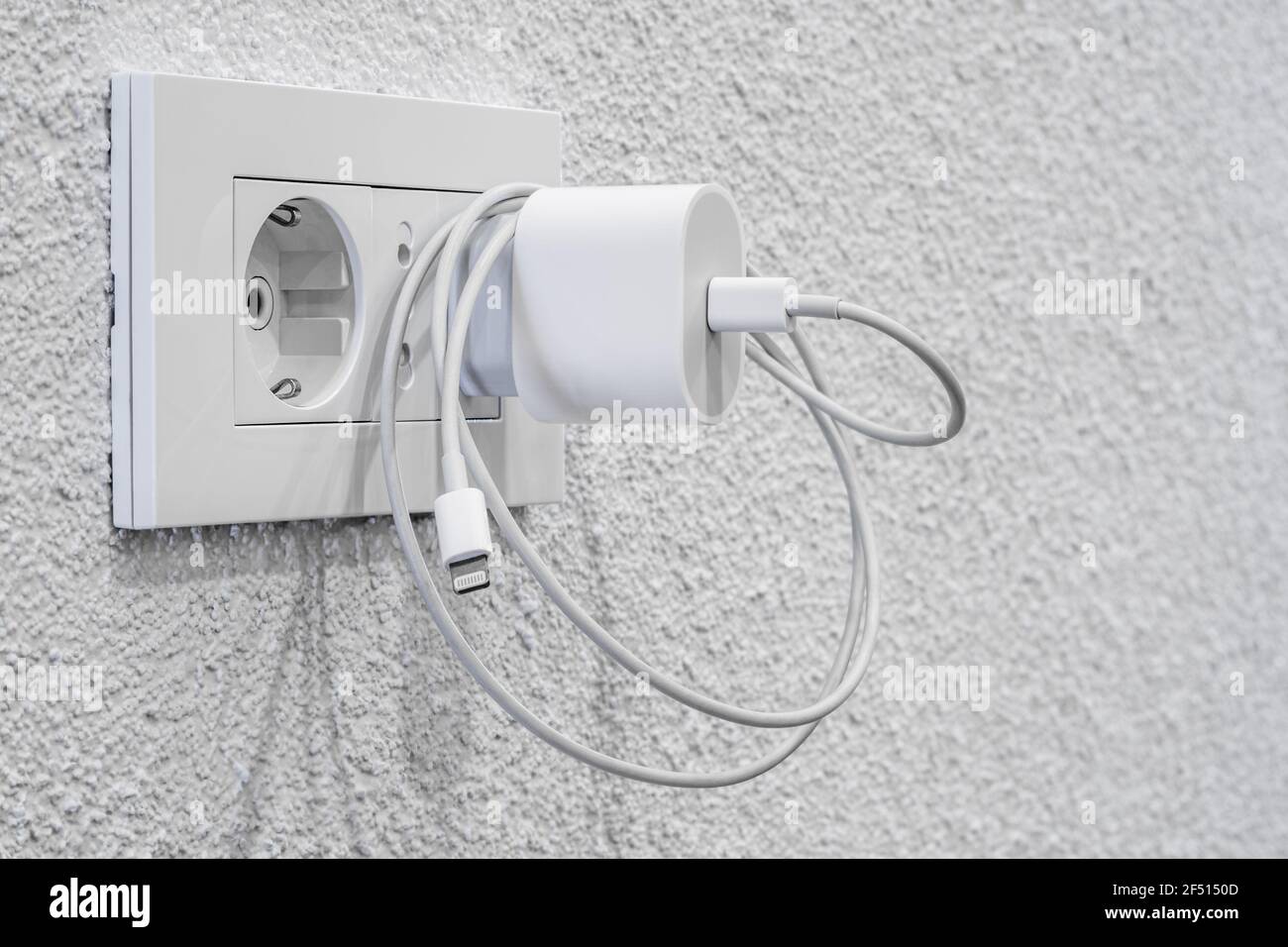 Phone battery full hi-res stock photography and images - Alamy