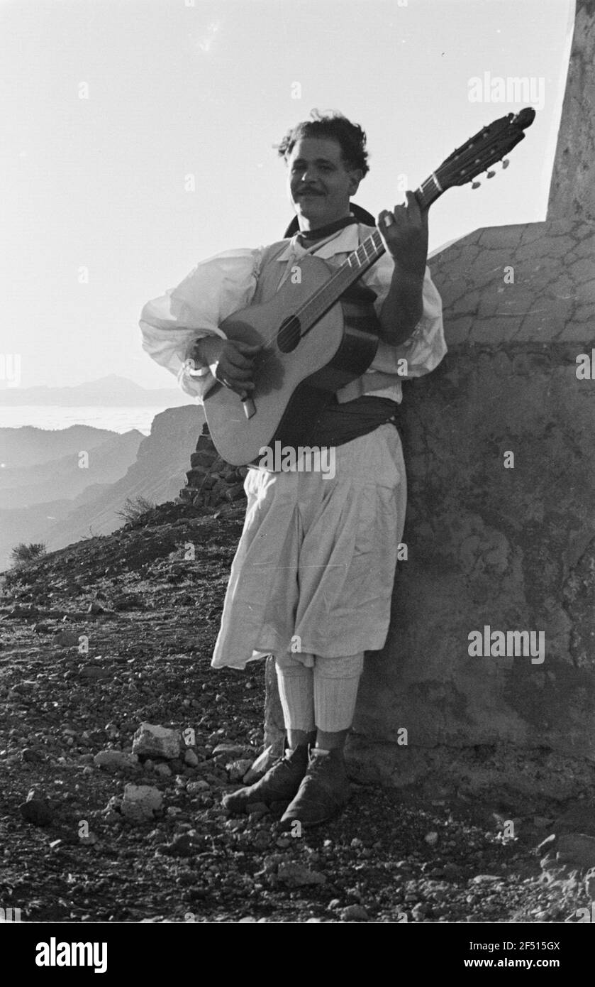 Travel photos Turkey. Guitar player in the mountains Stock Photo - Alamy