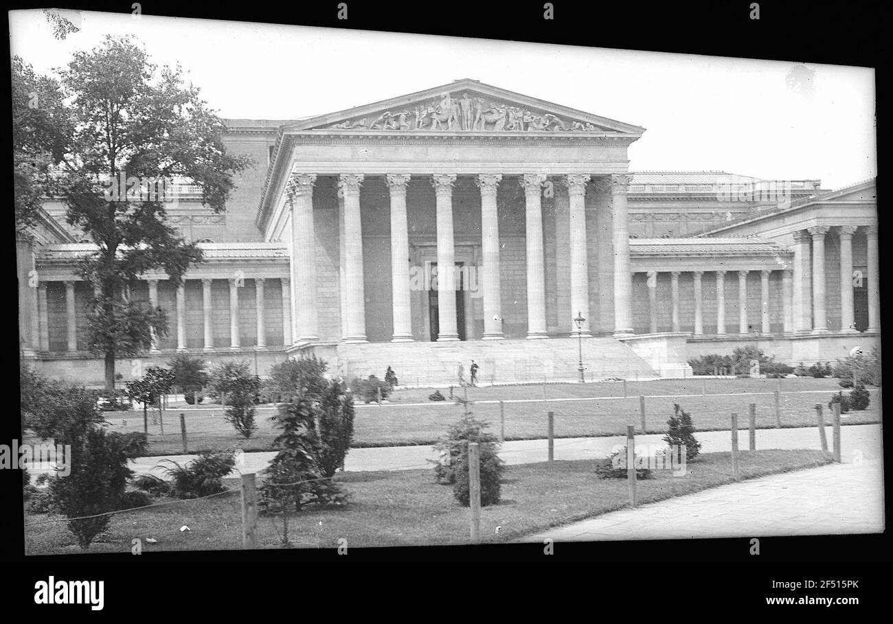 Budapest. Kngl. Uln. Museum of Lovely Arts (1906 Stock Photo - Alamy