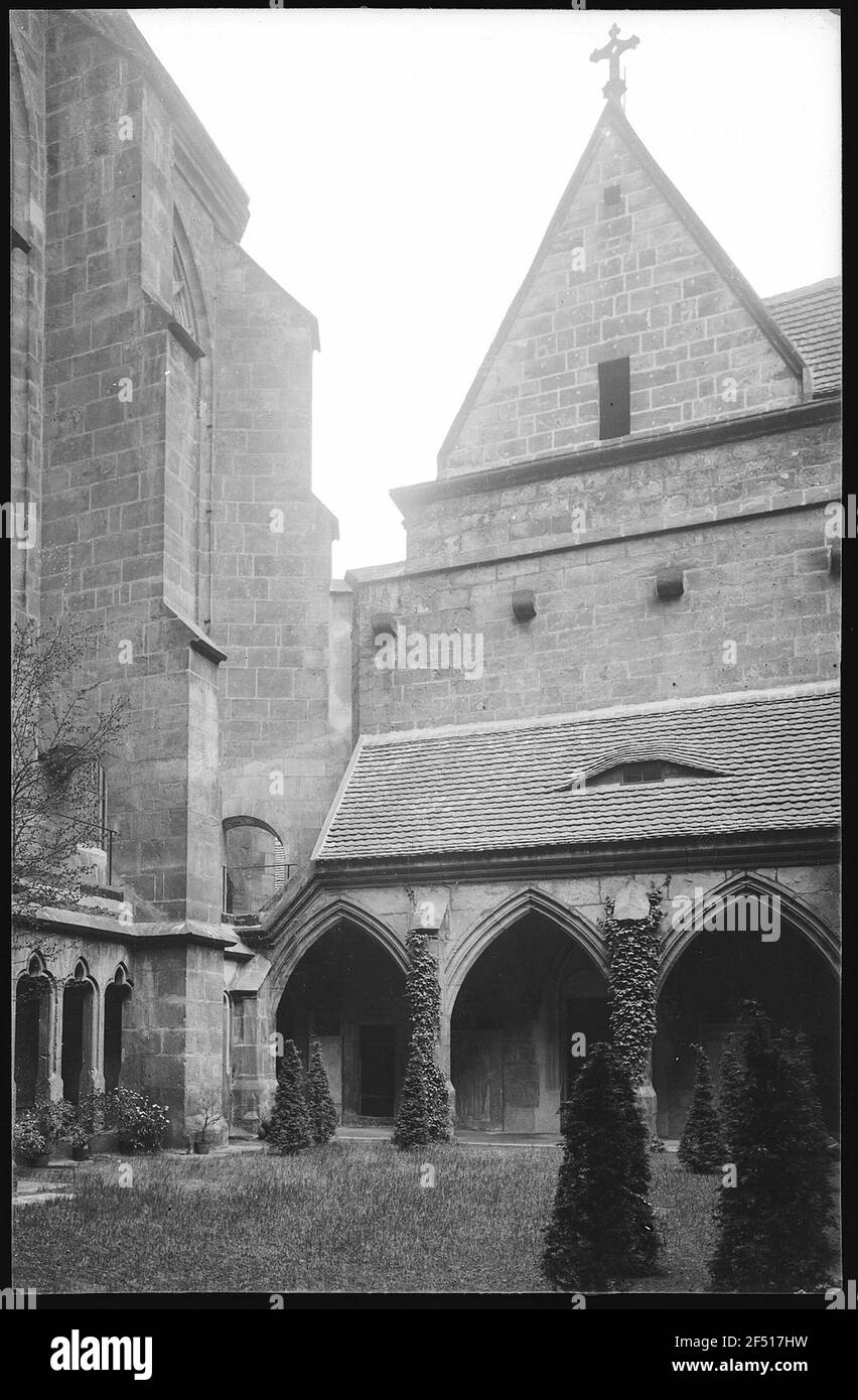 Cloistered walkways hi-res stock photography and images - Alamy