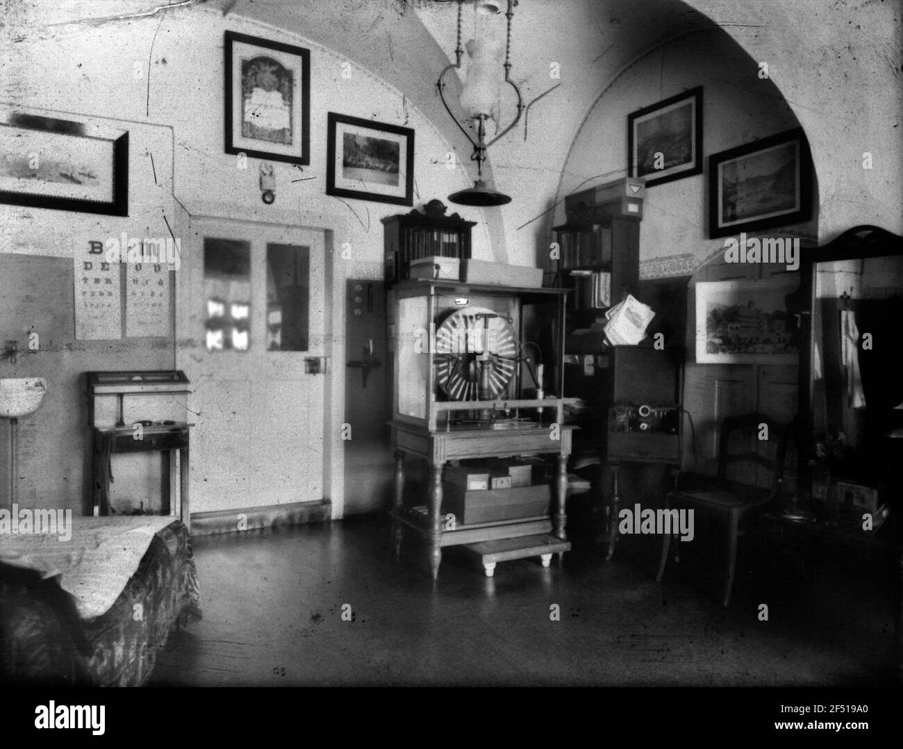 Doctors office patient Black and White Stock Photos & Images - Alamy