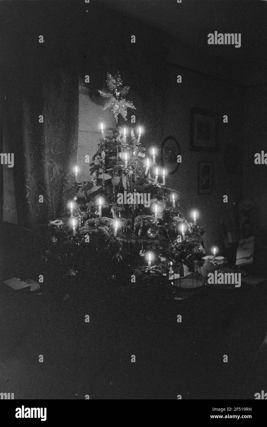 Photo christmas tree decorations Black and White Stock Photos & Images ...