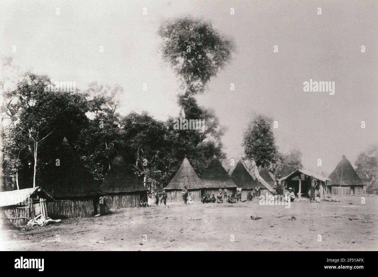 Cameroon huts hi-res stock photography and images - Alamy