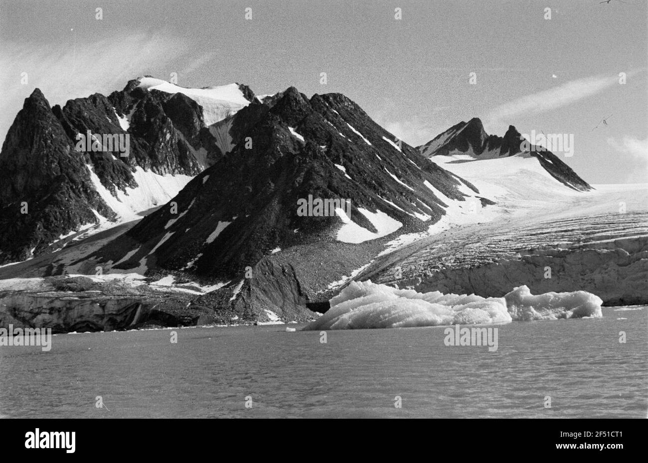 Travel photos Norway. Spitzbergen. View from the passenger ship ...