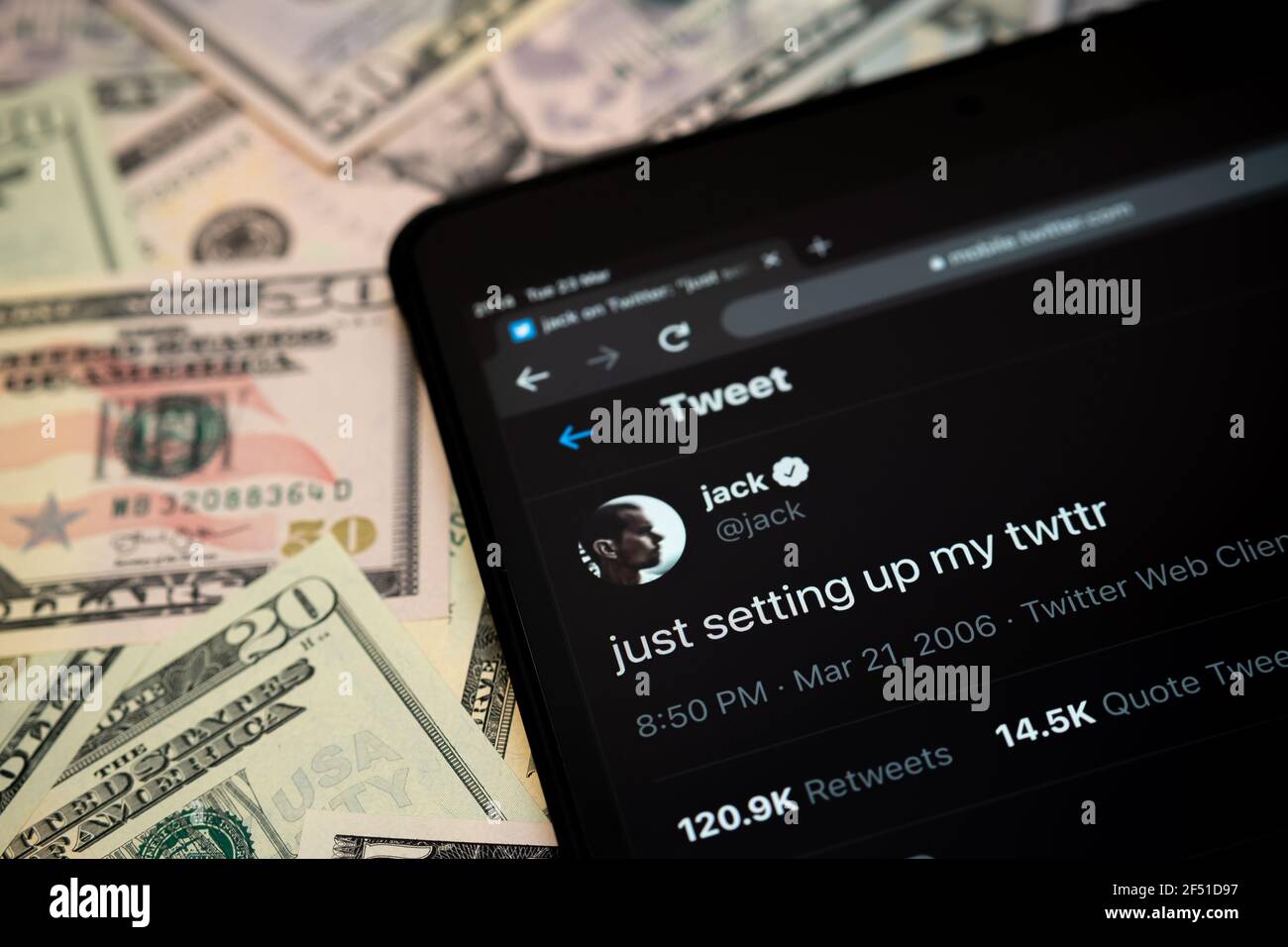Jack dorsey's tweet hi-res stock photography and images - Alamy