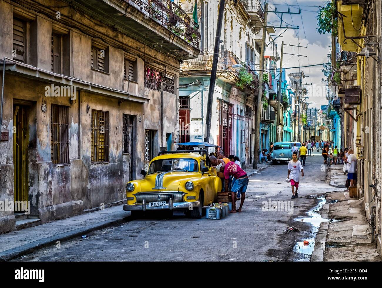 Cuba street scene hi-res stock photography and images - Alamy