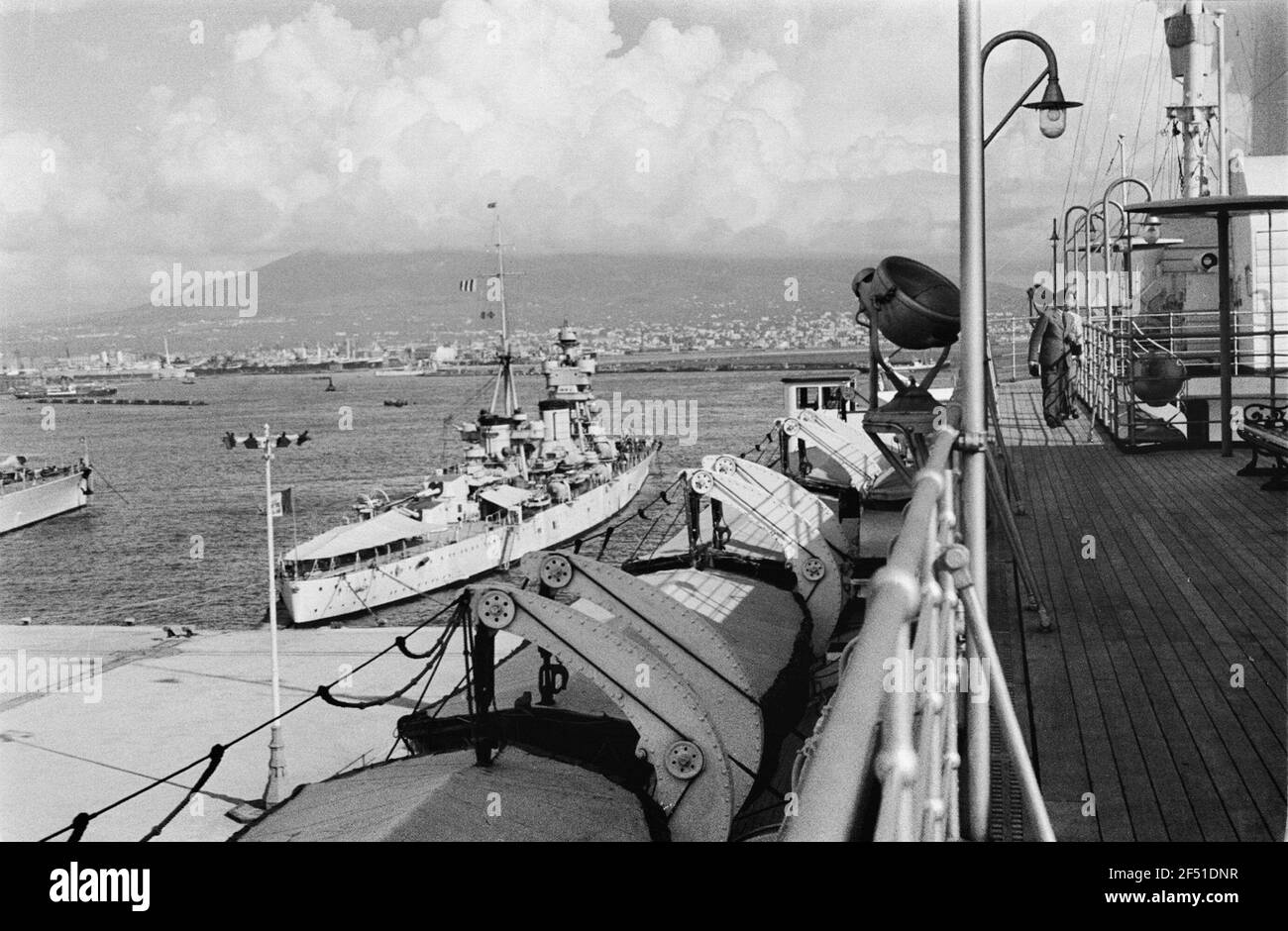 Travel Photos Italy. Ships in the harbor of Naples Stock Photo - Alamy