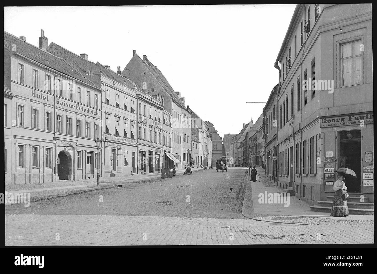 Wide buildings Black and White Stock Photos & Images - Alamy