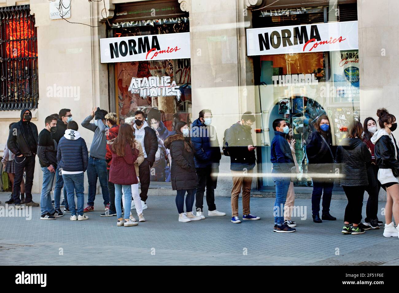 People queuing for Norma comics, Barcelona, Spain Stock Photo - Alamy