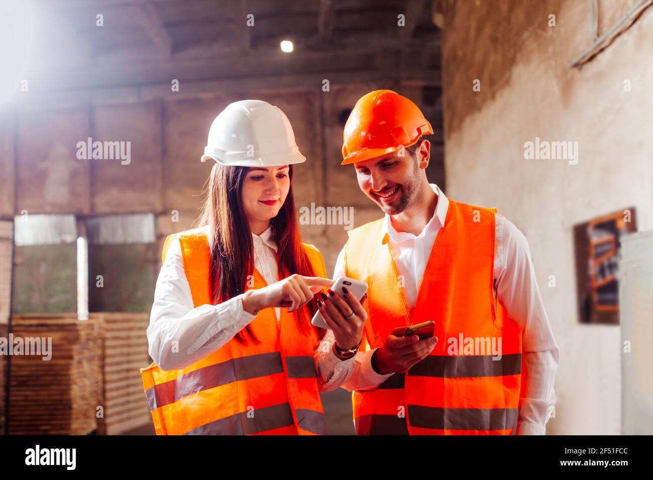 Engineers video call hi-res stock photography and images - Alamy