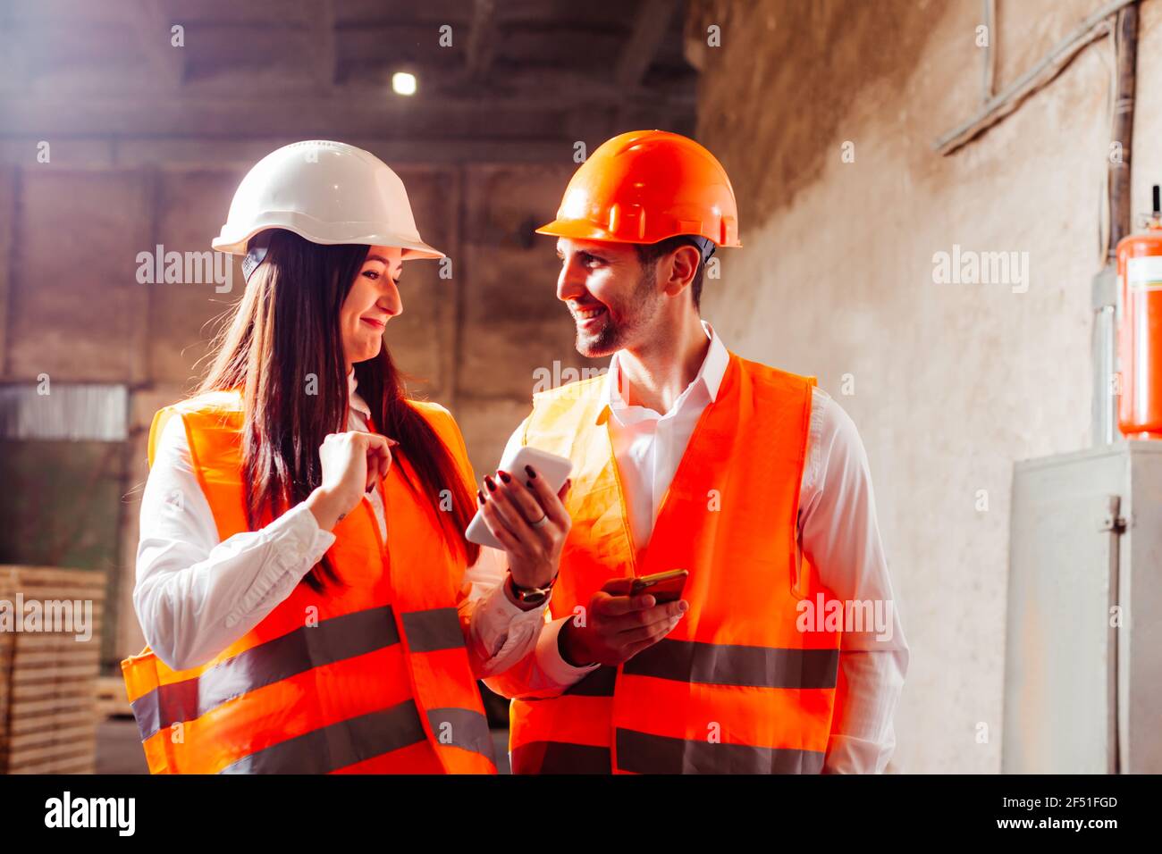Engineers video call hi-res stock photography and images - Alamy