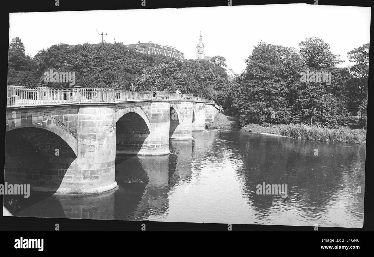 Castle gate bridge Black and White Stock Photos & Images - Alamy