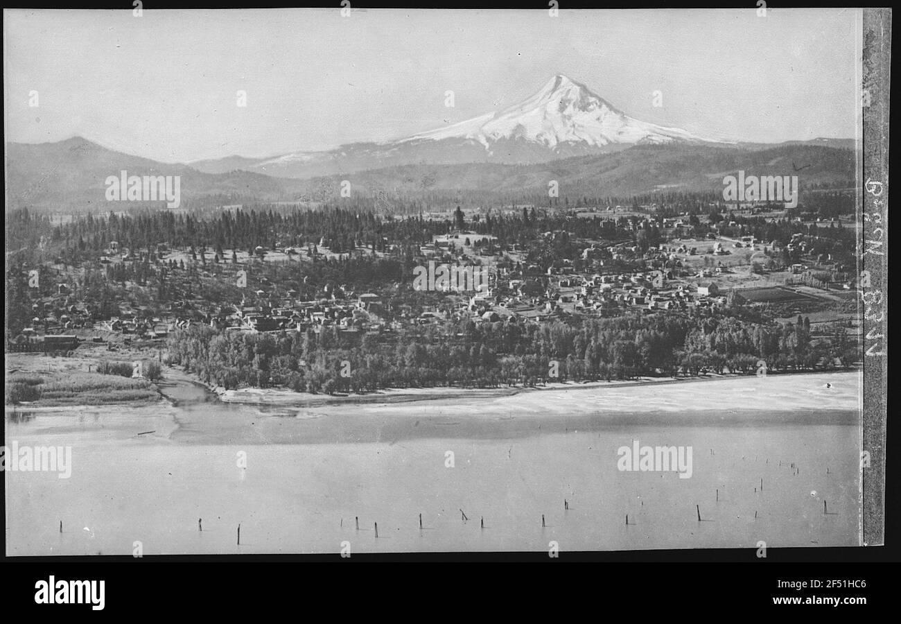 Hood river looking south hi-res stock photography and images - Alamy