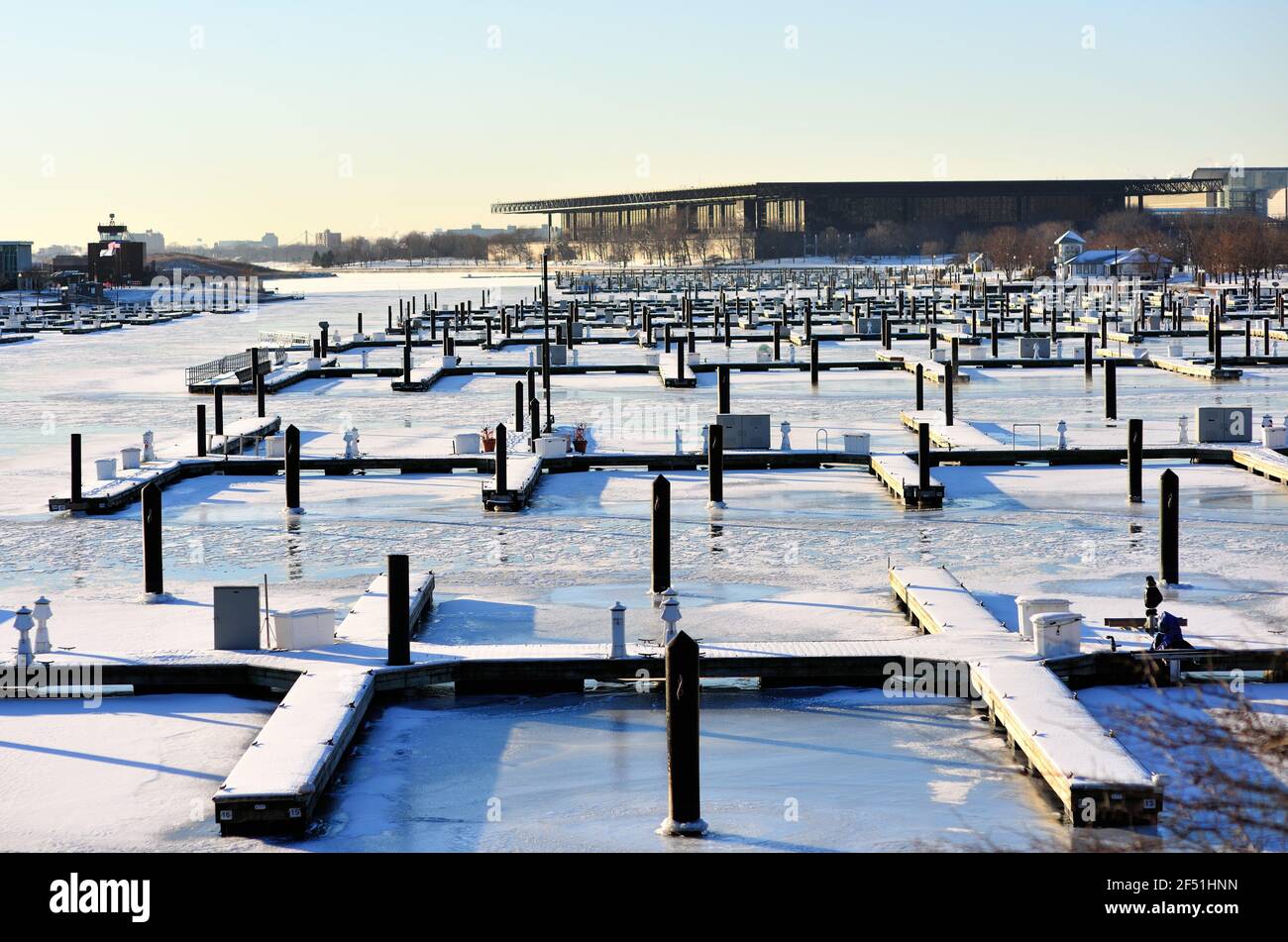 Chicago, Illinois, USA. Winds and bitter cold with wind chill factors ...