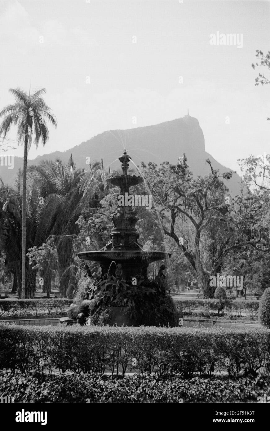 Feature display sculpture decorative Black and White Stock Photos ...